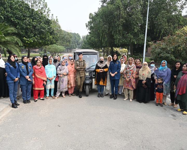 FEMALE RICKSHAW DRIVER TRAINING IN PAKISTAN | CENTRE FOR THE STUDY OF ...
